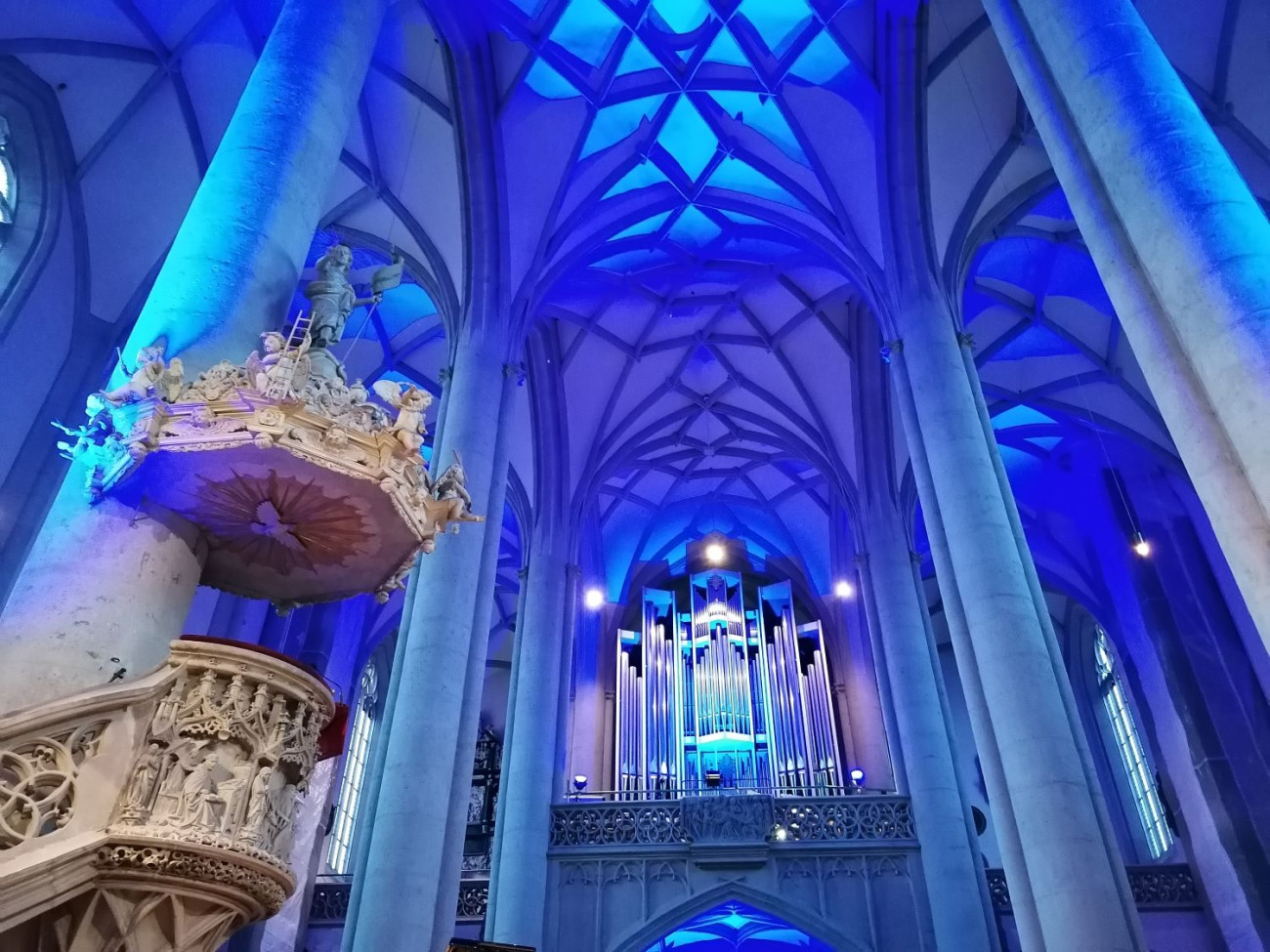 Der Kirchenraum | Evangelisch-Lutherische Kirchengemeinde Nördlingen